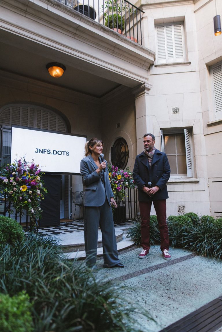 John Foos lanzó su nueva línea JNFS.DOTS, fabricada a partir de ...