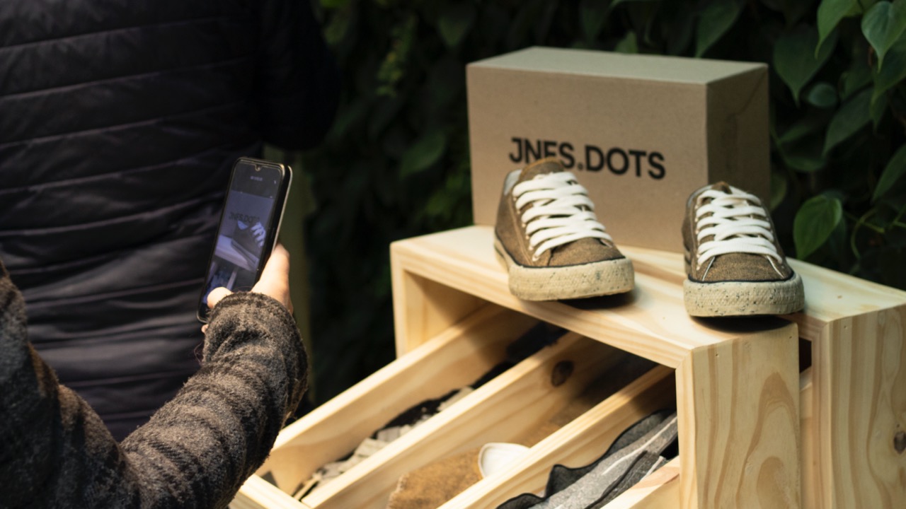 John Foos lanzó su nueva línea JNFS.DOTS, fabricada a partir de ...
